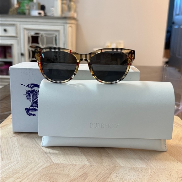Burberry | Accessories | Nwt Nib Burberry Be4432u Round Sunglasses In A ...
